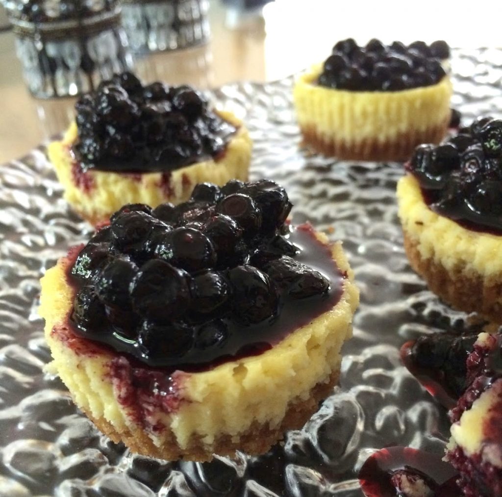Mini Blueberry Cheesecakes – The Baking Days
