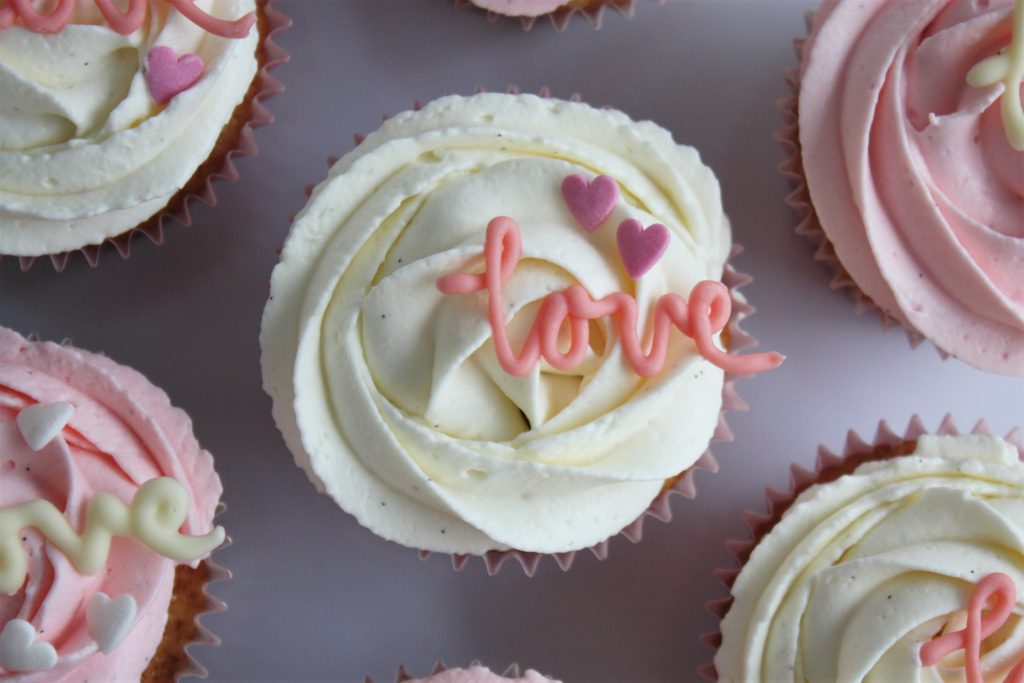 Love Cupcakes for Valentines – The Baking Days